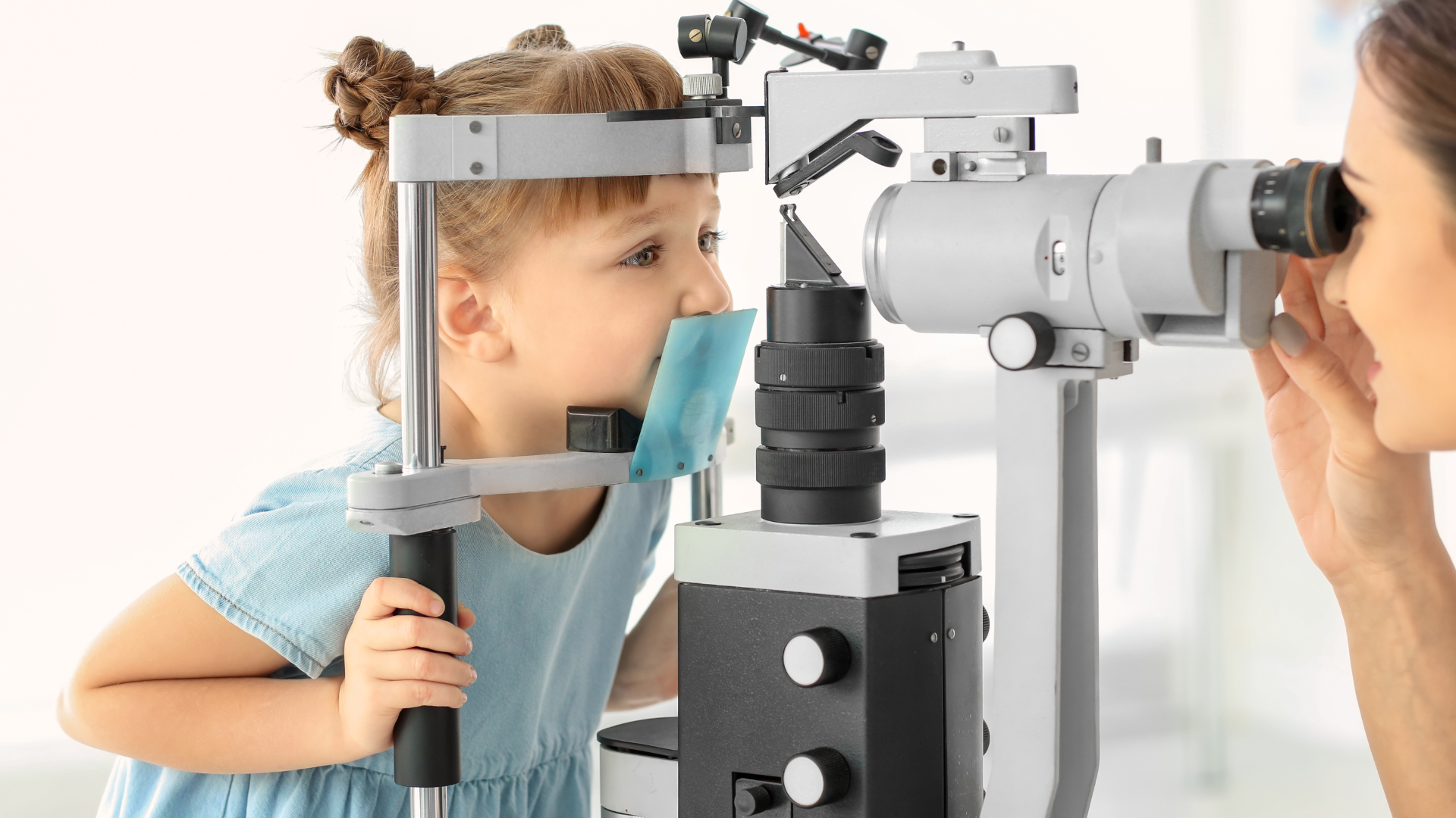 The difference between an orthoptist and an ophthalmologist?